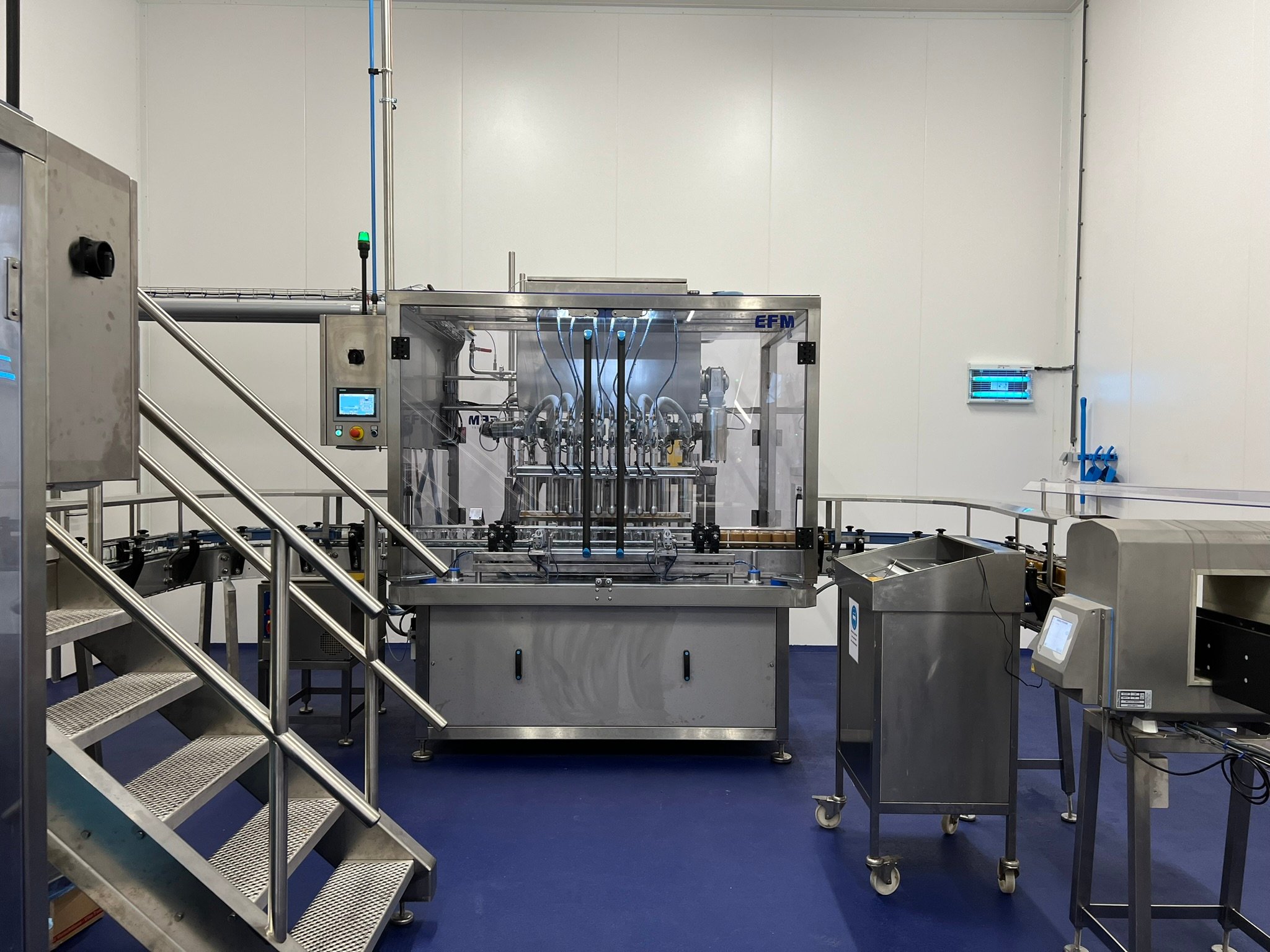 Notenpasta afgevuld door verpakkingsmachines van EFM