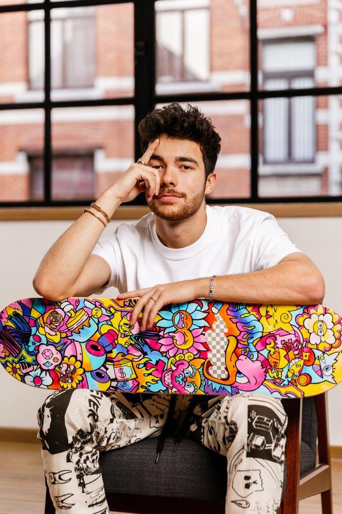 Vexx geeft Gimber fles een doodle-art style