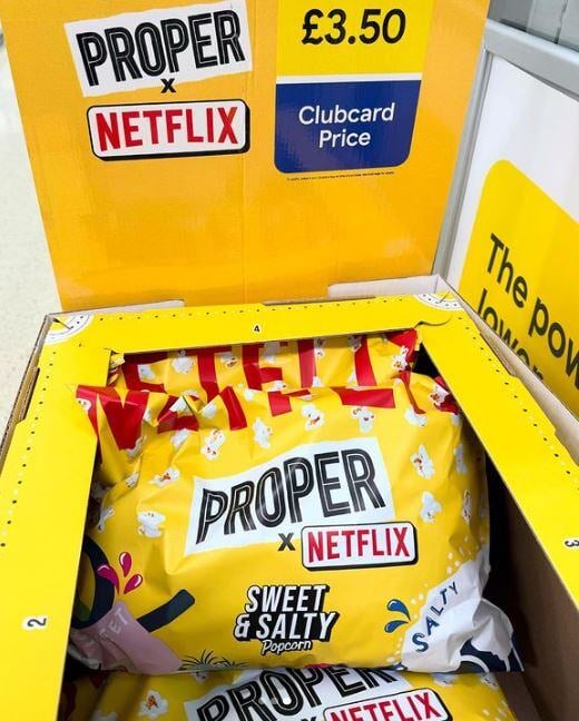 Streamen en snacken met pillow pack van Netflix & Proper Snacks